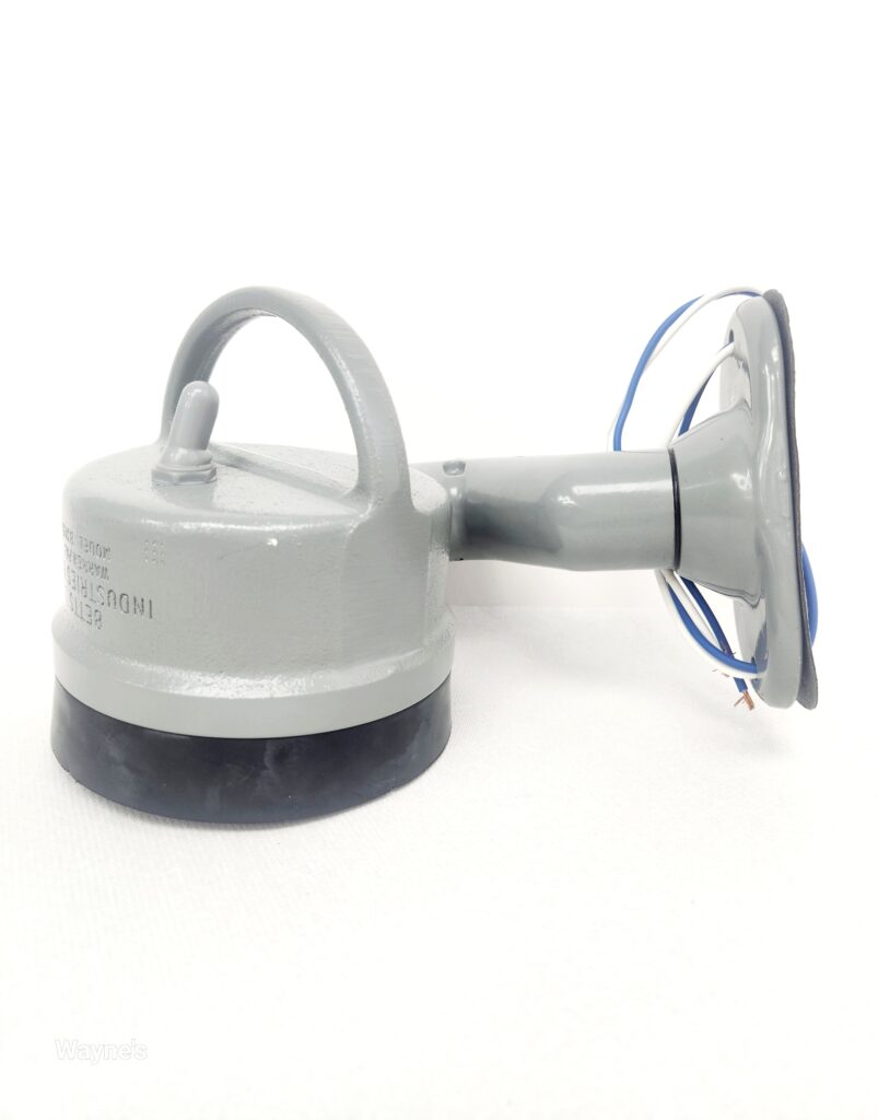 Trap Work Lamp Model B315 Betts 3G02-012-01S - Space Coast Group